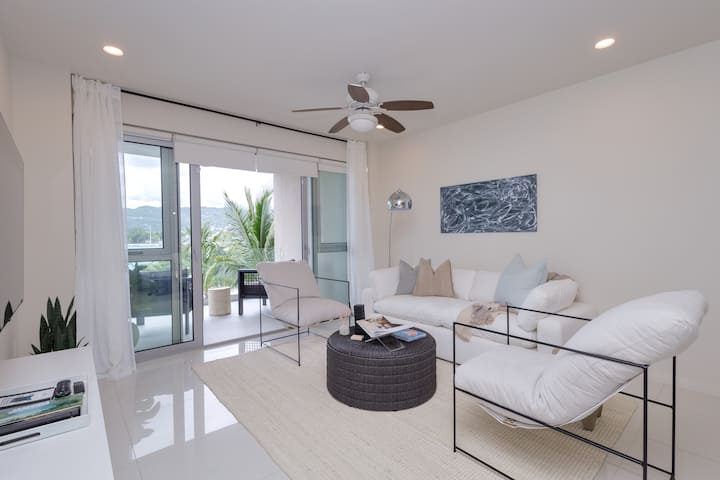 Oceanfront Apt W/ Beach Access, Pool, & Gym - Montego Bay