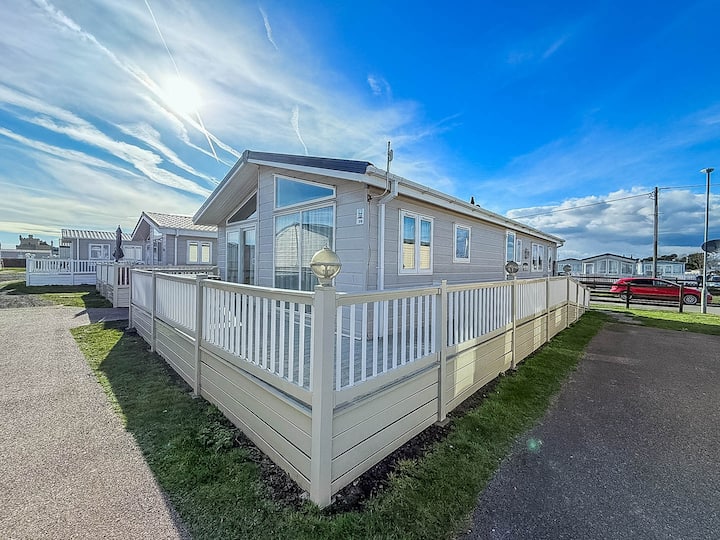 Luxury Lodge At Suffolk Sands Park Ref 45009mv - Harwich