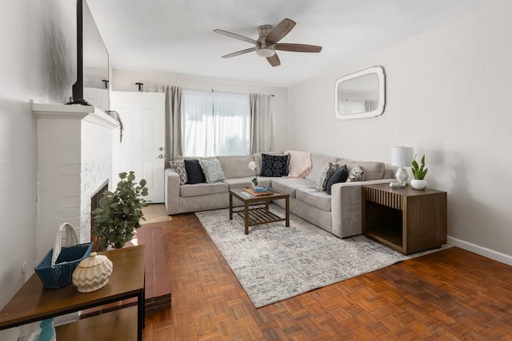 A+ Location! Great Home In The Heart Of Pb! - San Diego, CA