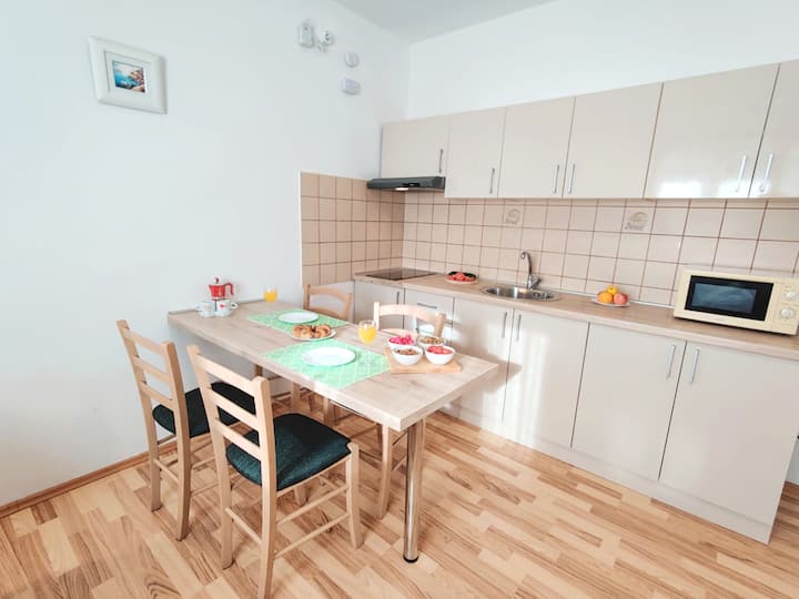 Cozy Little Apartment Perfect For Couples - Pula