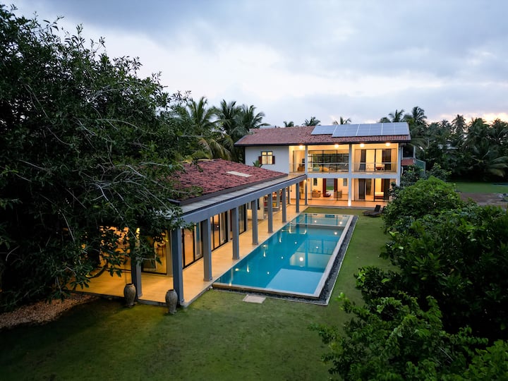 Luxury Lakefront Villa - Sri Lanka
