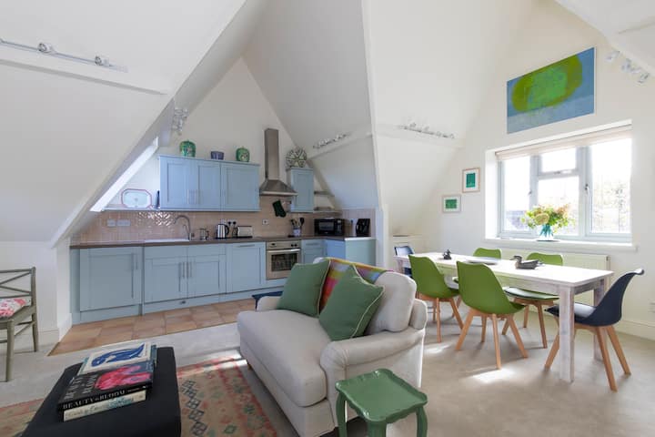 Charming Cotswold Loft - 비버리