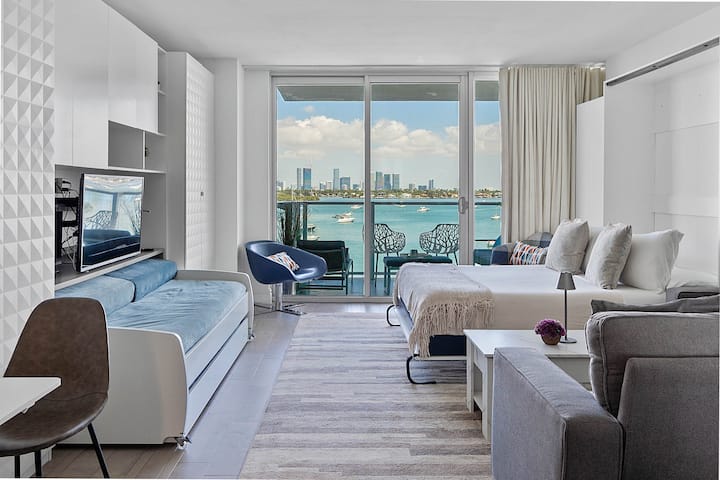 Design Studio Miami Beach  With Bay View Balcony - Miami Beach, FL