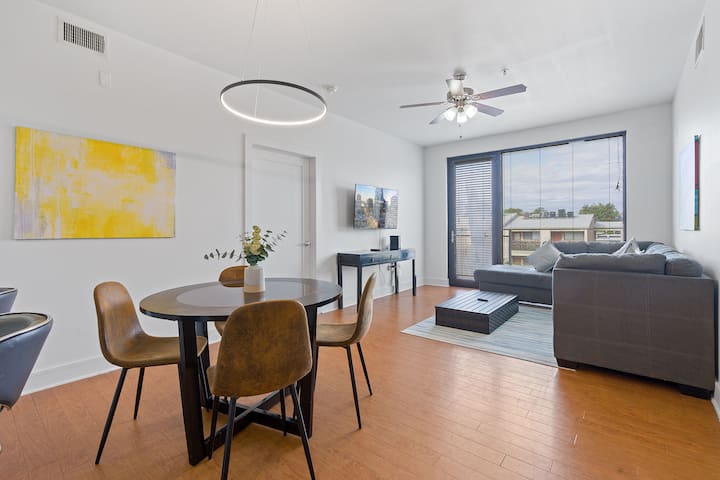 Loft On Guadalupe: Ultra-modern W/prime Location - Austin, TX