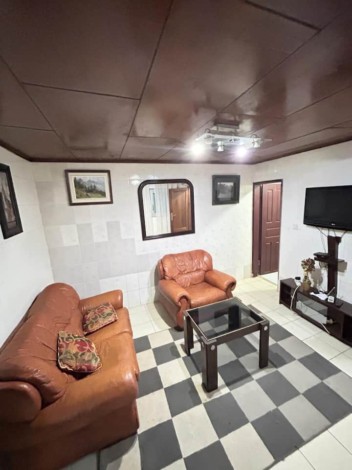 Studio Autonome Meublé à Bastos - Yaoundé