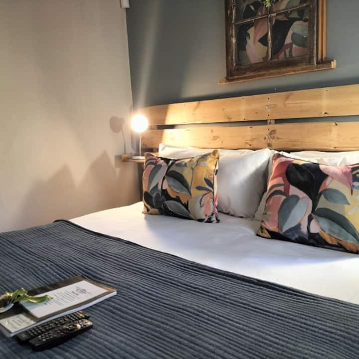 Luxury Queen Room 5 - Oudtshoorn