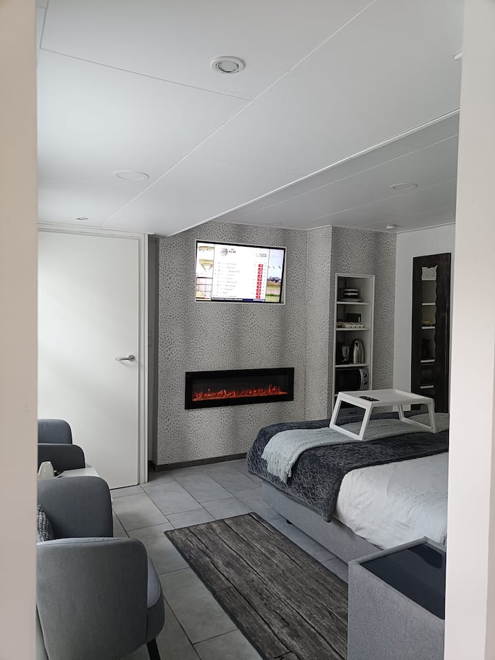 Luxe  Zelfstandige Unit + Wifi+netflix - Sittard