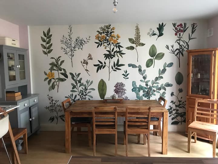 Cozy & Convenient House W/ River Views - Irlanti