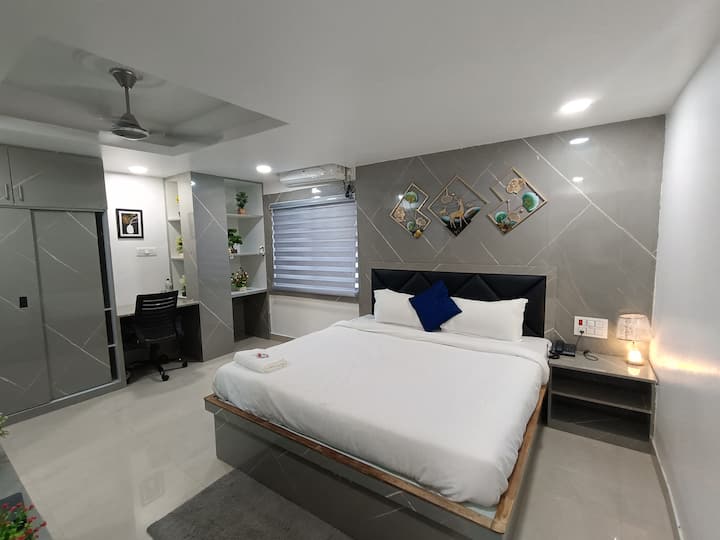 Executive Room In Main Road, Near Railway Station - Ranchi