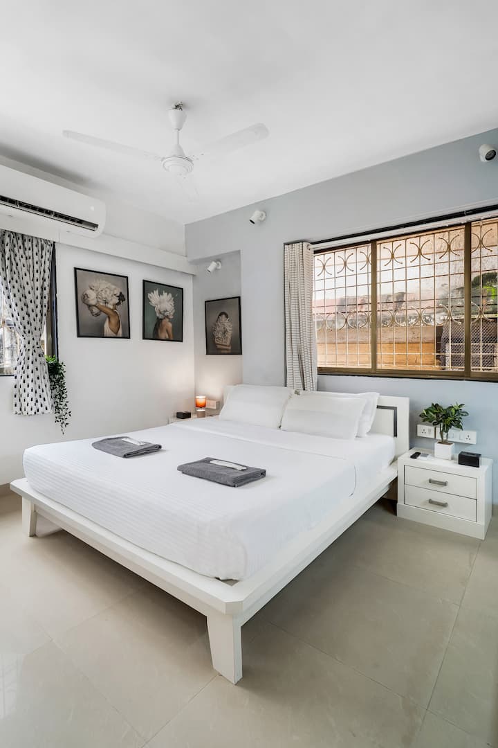 Lilou Stylish Studio In Secure Bandra W Community - Mumbai