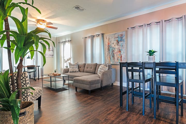 Clare House! | Downtown, Medical Center, 3br - Houston, TX