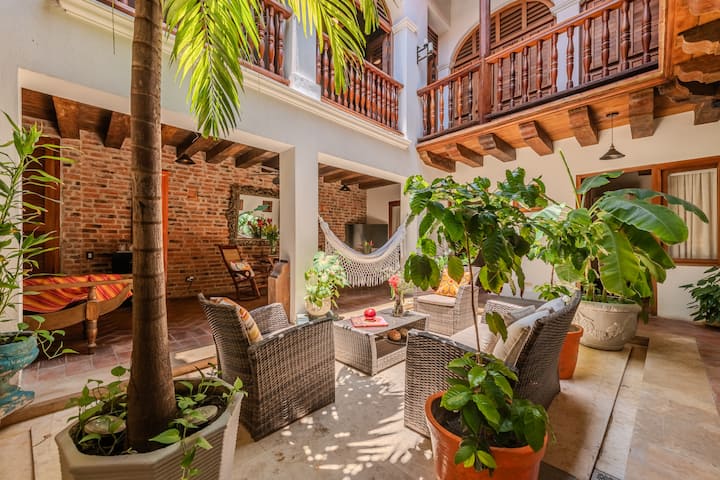 Colonial Gem In Getsemani W/ Rooftop Jacuzzi - Cartagena
