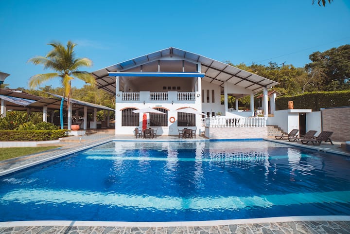 Casa La Herradura 2 Melgar Grupo Para 20 Personas - Melgar