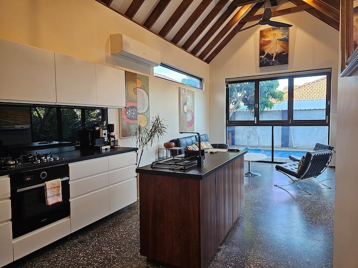 Stunning Garden House; Stylish & Elegant - Perth