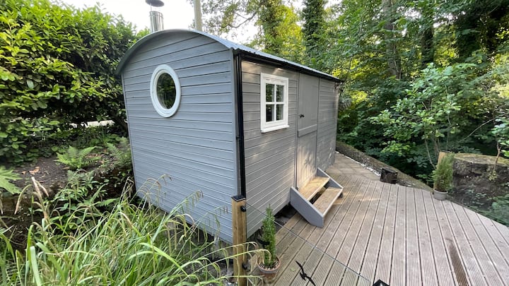 Shepherd’s Hut On Its Own Land With Stream - Matlock