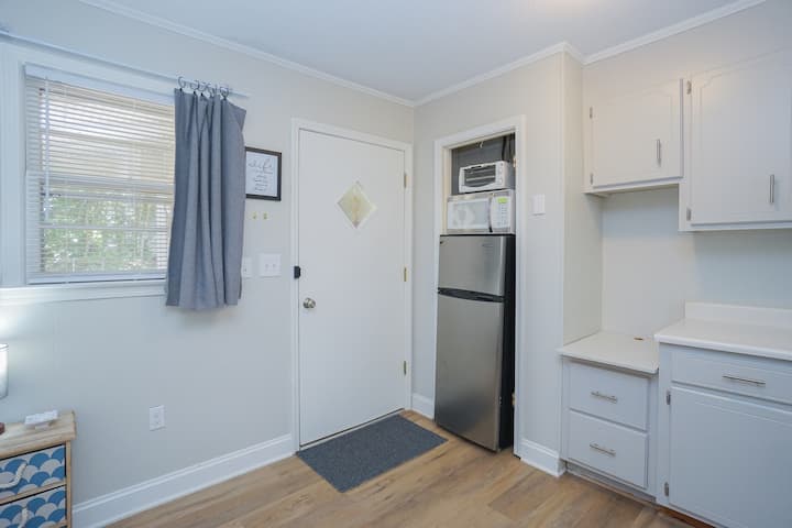 Cozy Studio King Bed Minutes From Downtown Gvl - City View, SC