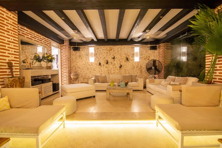 Charming Colonial House In The Old City - Cartagena