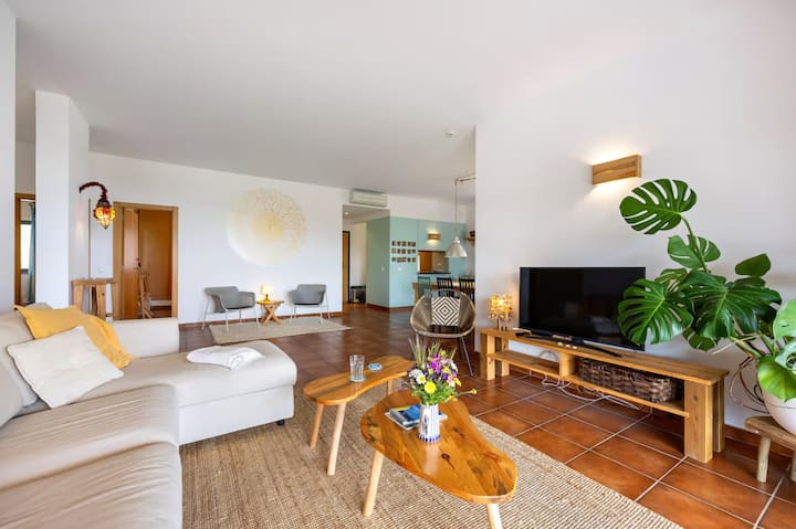 Spacious Apartment With Sea View - Lagos
