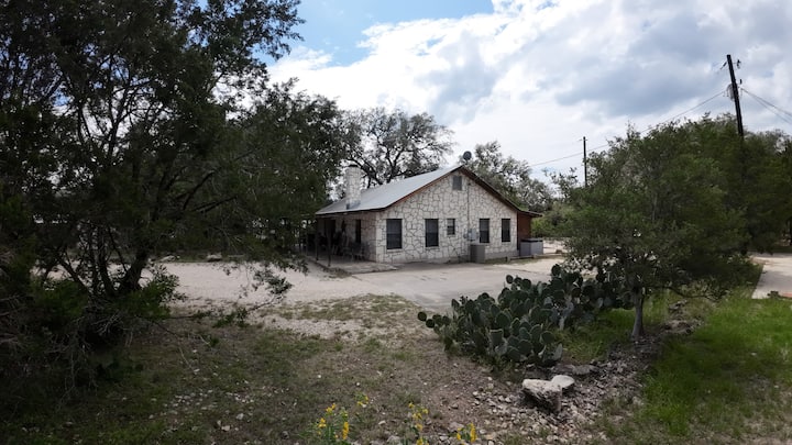 Laurel Canyon - Frio River Haven - Concan, TX