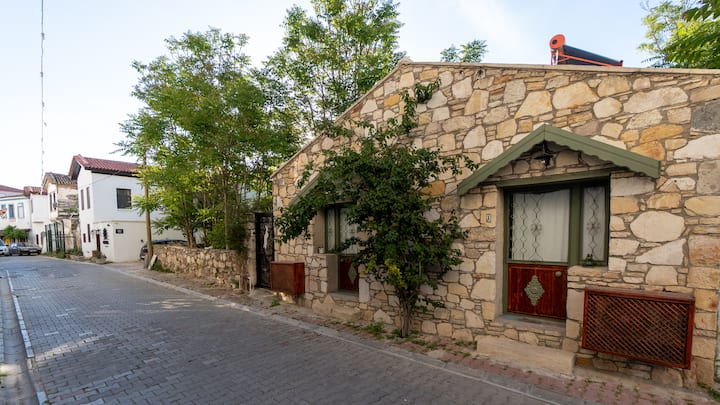 Cesme Marina Merkez Carsi Plaj Yakin Balkonlu Oda - Çeşme