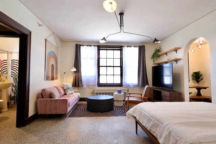 Downtown Historic Studio. Unit F. Construc. Close. - Henry Vilas Zoo, Madison