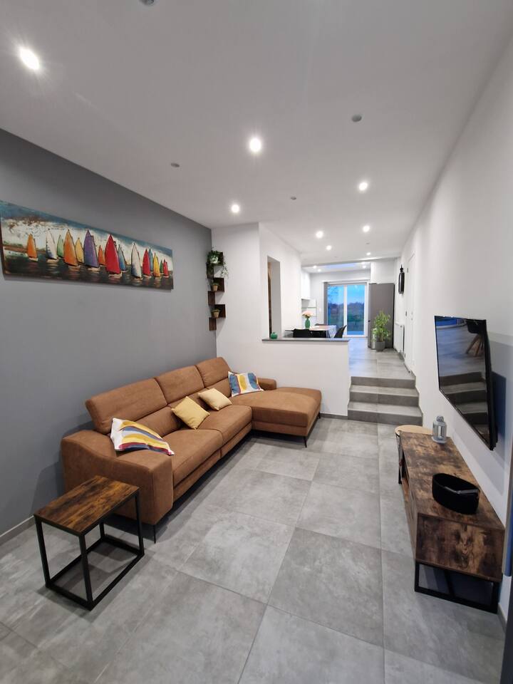 Charmante Maison 2 Chambres, Entièrement Rénovée - Berloz