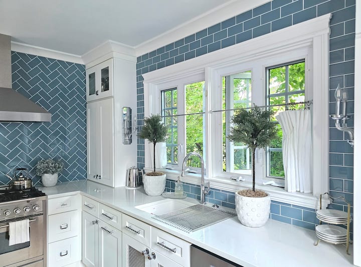 The Pleasant Hill Cottage A Charmed Storybook Stay - Lake Forest, IL