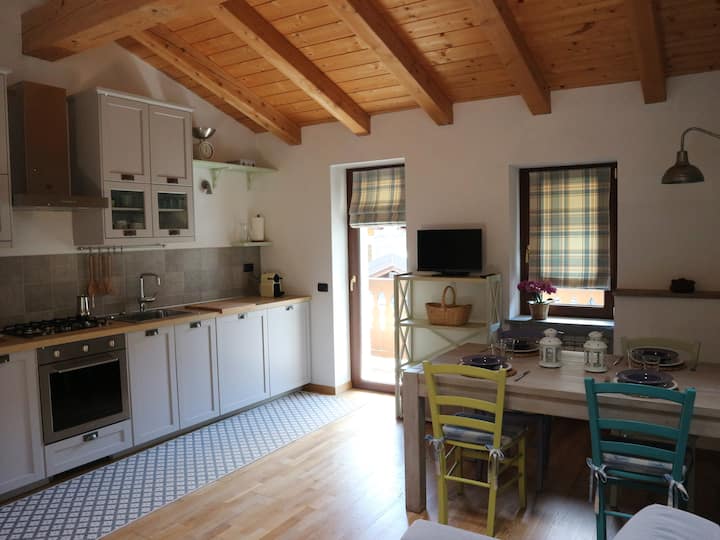 La Casetta Del Merlo Luminosa Mansarda A Nus (Ao). - Vallée d'Aoste