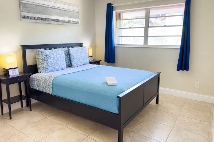 Fully Equipped 2 Minutes Walking To The Beach - Sunny Isles Beach, FL