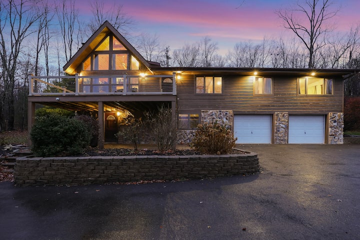 Private Arcade Hot Tub Pool Poconos Mt Airy Casino - Mount Pocono, PA