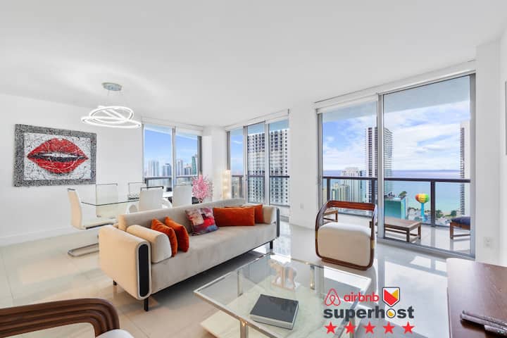 Oceanview Shoreline Haven 𝙗𝙮 𝙎𝙏𝘼𝙔 𝙏𝙊𝘿𝘼𝙔 - Aventura, FL