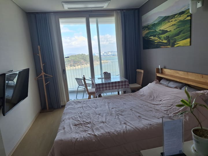 영종도 선착장위치 청결한숙소,전기차충전,취사가능,파도소리, 고층 오션뷰,주변맛집 할인쿠폰 - South Korea