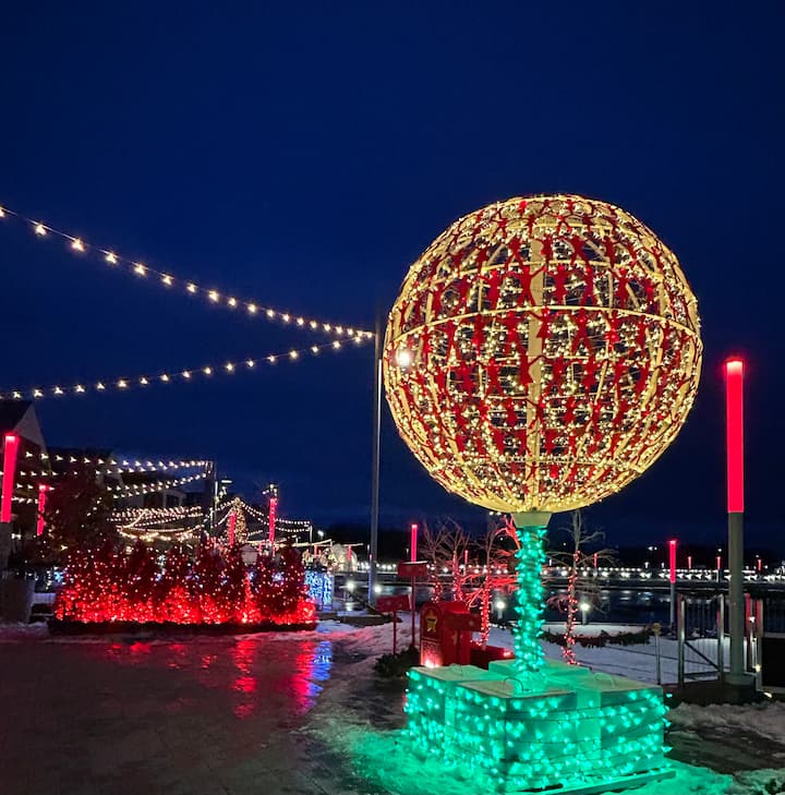 Family-friendly Luxury Getaway At Friday Harbour - Innisfil