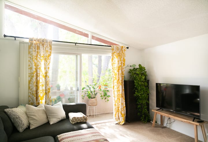 King Bed | Parking | Pool | Balcony - Thousand Oaks, CA