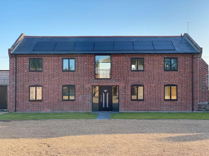Luxury Eco House, On River Island, Sleeping 10 - Fordingbridge