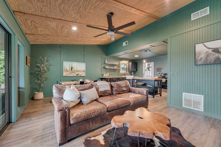 Great Lake Home, Fire Pit, Big Yard, Sunset Views - Gun Barrel City