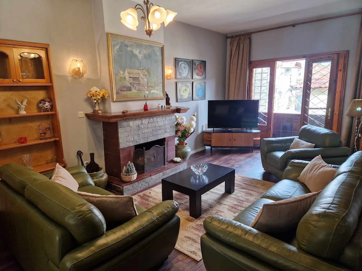 Superb 2 Br Apartment With An Indoor Fireplace! - Albania