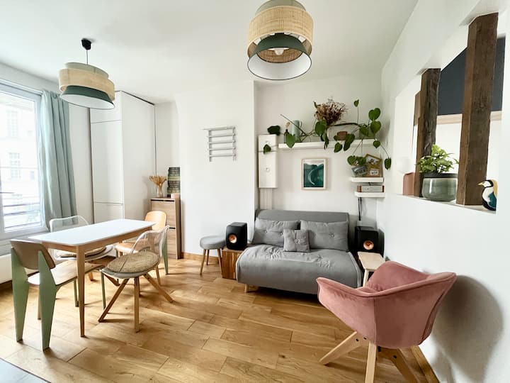 Proche Canal St Martin, Gares Du Nord Et De L'est - Paris