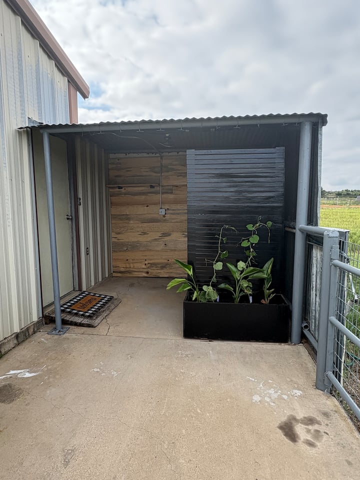 *New* The Rustic Roost : Peaceful Country Stay! - Stephenville, TX