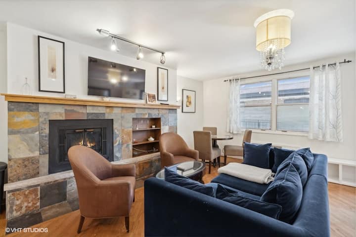 Spacious One Bedroom In Old Town/gold Coast - Chicago, IL