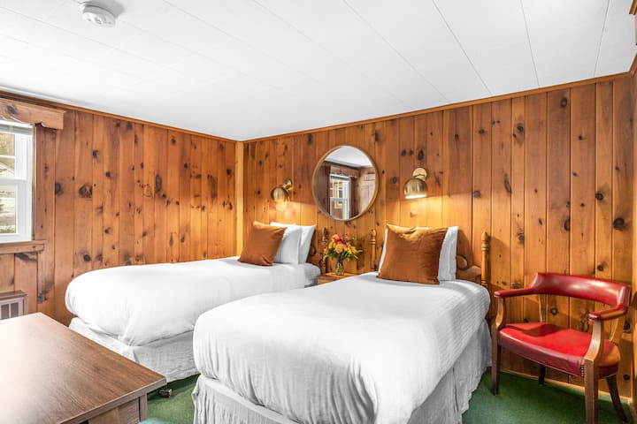 Inn Room Double Twin - Phoenicia, NY