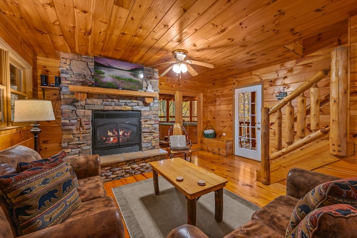 Summer Special! Hot Tub, Pond, Fire Pit, Gsmnp! - Gatlinburg, TN