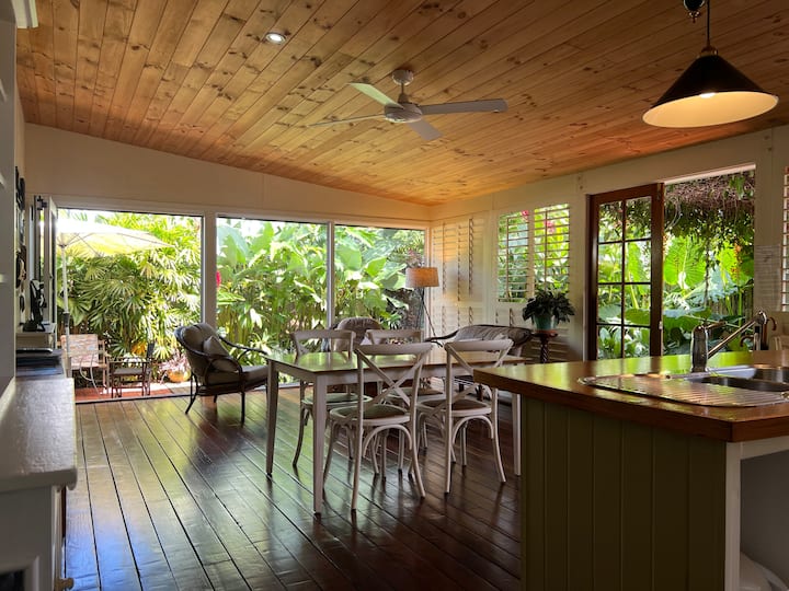 Pleasant Cottage In A Tropical Garden.
4 Persons. - Queensland