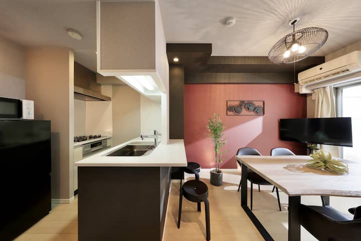 5 Minutes Walk To Dotonbori! Shinsaibashi Kuromon - Osaka, Japan