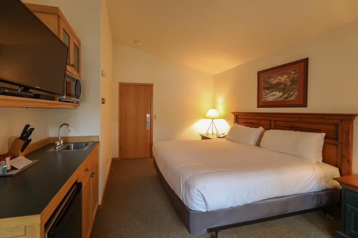 Delightful Studio With Resort Amenities - Columbia Falls, MT