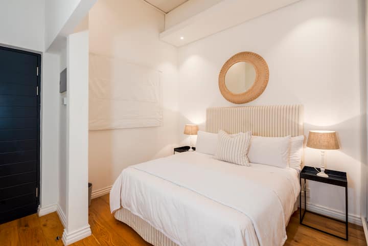 Modern Building, High Ceilings, Central Location. - Ciudad del Cabo
