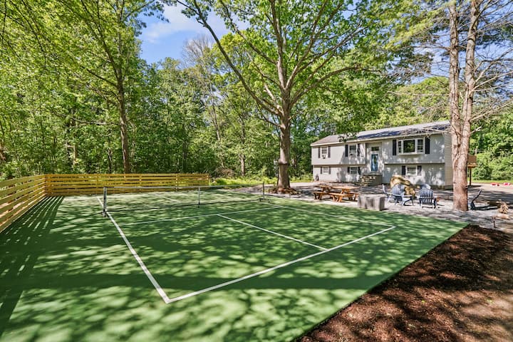 Pickleball Ct / Grill / Firepit - Close To Beaches - Narragansett, RI