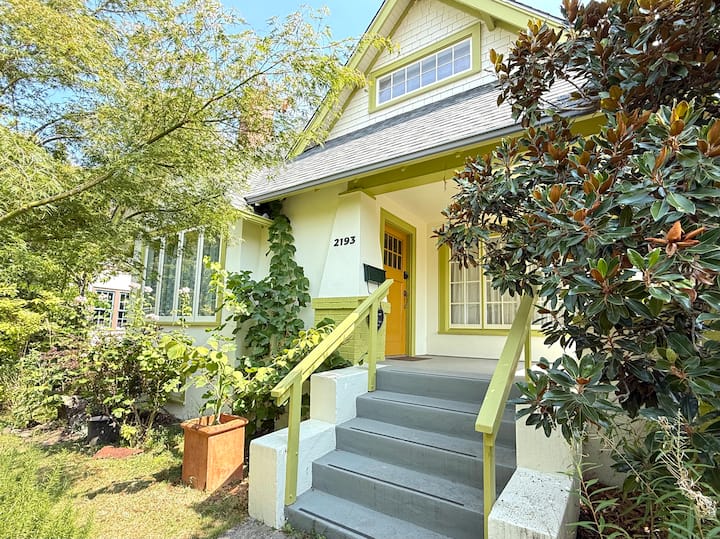 Entire 5-bedroom Home Near The U. Of Oregon - Eugene, OR