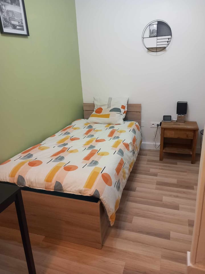Studio "Vert" Tout éQuipé Wifi - Le Creusot