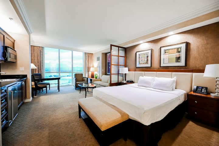 G36ts2 2bd Studio Combo Ph Floor/balcony/stripview - Las Vegas, NV